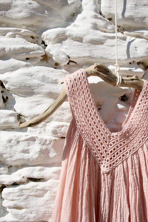 Pink – Kala Matia - US